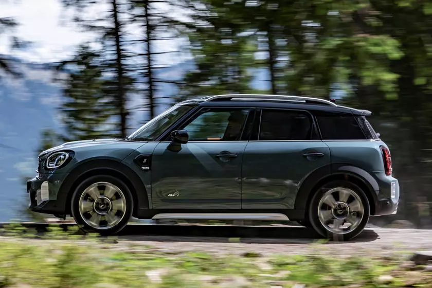 2021-2022 Mini Cooper Countryman Side View