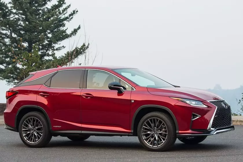 De Lexus RX krijgt een enorme prijsverlaging, maar verliest luxe functies 50883_1