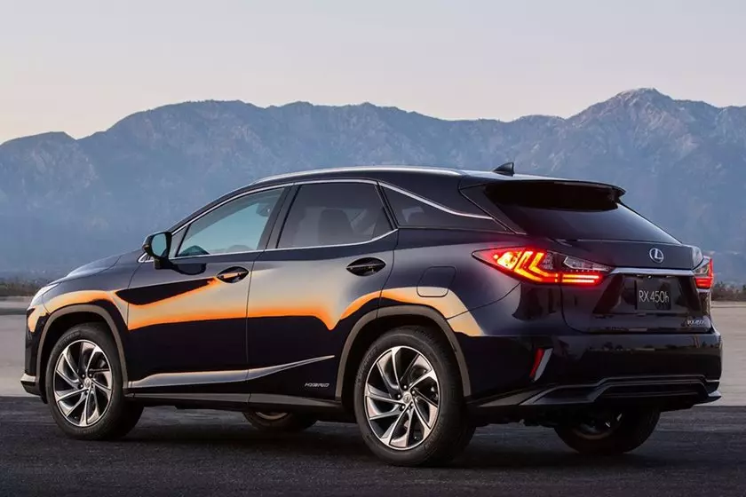 De Lexus RX kritt en enorme Präisschnëtt, awer verléiert Luxusfunktiounen 50883_5