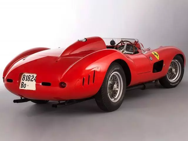 Гэты Ferrari 335 S Scaglietti 1957 года выпуску толькі што прададзены за шалёныя 35,7 мільёна долараў 51001_1