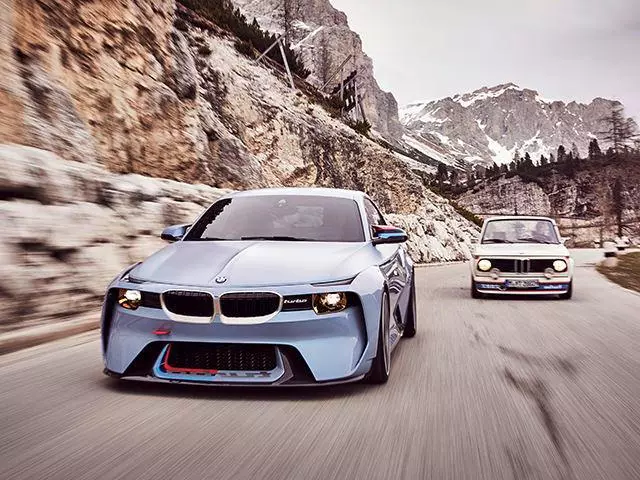 ပြန်လည်ပြင်ဆင်ထားသော BMW 2002 Hommage Concept သည် ကျွန်ုပ်တို့အားလုံး လိုချင်သည့်ကားဖြစ်သည်။ 51127_3