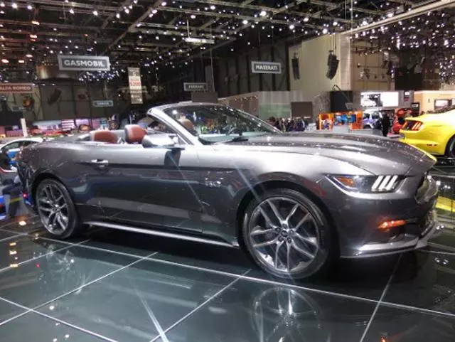 Lluniau ar eich pen eich hun Peidiwch â Gwneud Cyfiawnder Mustang 2015 51134_1