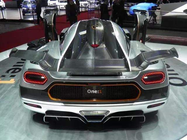 'n Paar kranksinnige feite oor die Koenigsegg One: 1 51246_1