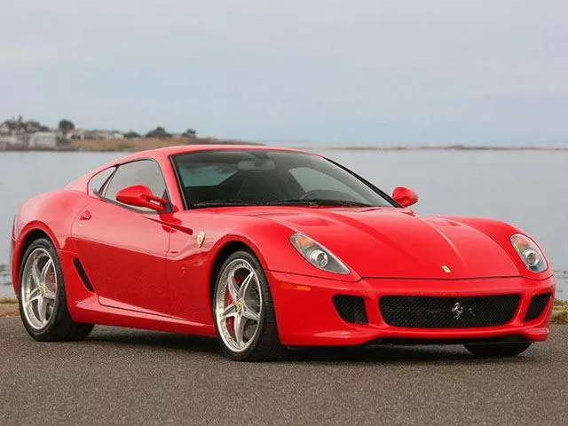Ora puoi possedere un pezzo della storia della Ferrari e la supercar di una celebrità 51254_1