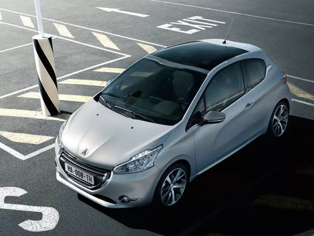 Peugeot Celebrate All-New 208 with Ice Velvet Limited Edition 51320_1