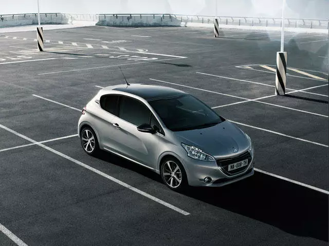 Peugeot Celebrate изцяло новият 208 с ограничена серия Ice Velvet 51320_2