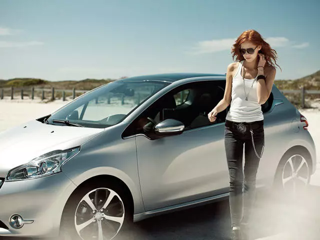 Peugeot Celebrate All-New 208 with Ice Velvet Limited Edition 51320_3