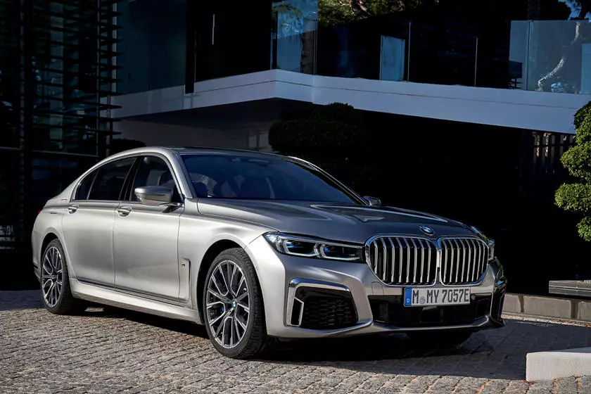 2020 BMW řady 7 Hybrid přední úhel pohledu