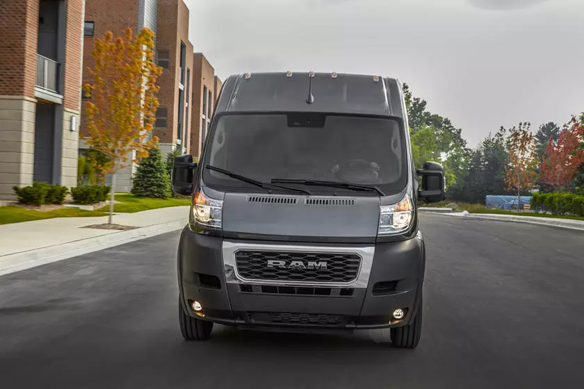 2022 Ram ProMaster chega com opção versátil de van de tripulação 51670_5