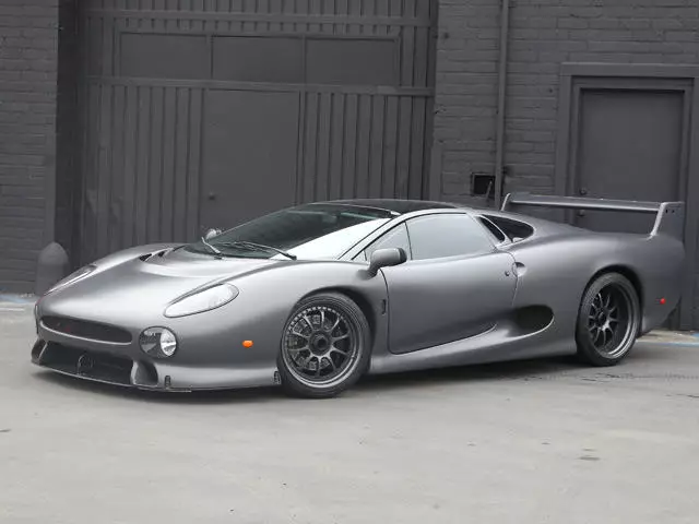 Coupe Maalum ya 1993 ya Jaguar XJ220S Yaelekea Mnada 51672_1