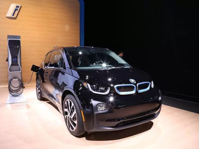 Ngaba olu hlaziyo luzaKunceda ukonyusa intengiso ye-BMW i3? 51675_1