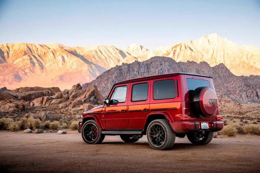 2019-2020 Mercedes-AMG G63 রিয়ার ভিউ ড্রাইভিং