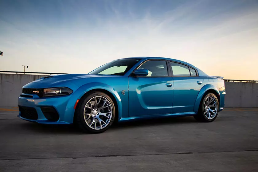 Vue d'angle avant de la Dodge Charger SRT Hellcat 2020