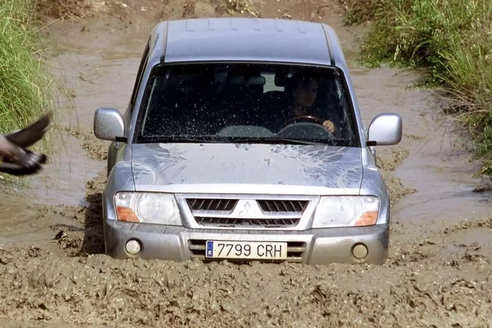 Mitsubishi Amagulitsa Zomera za SUV ku Kampani Yamapepala a Toilet