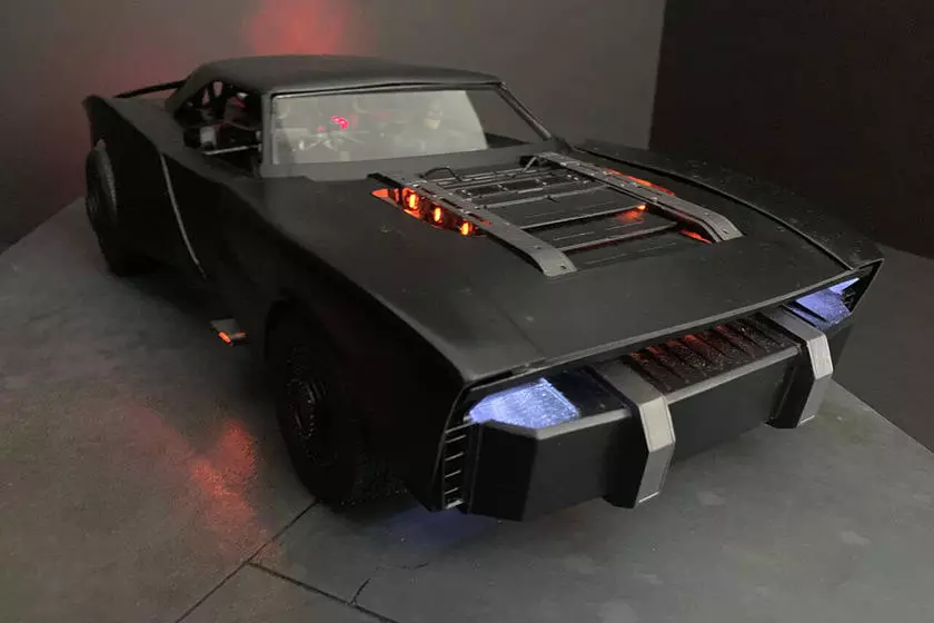 זהו המראה הטוב ביותר שלנו עד כה על Batmobile החדש 52007_1