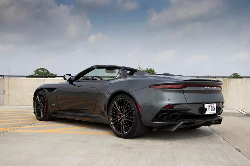 ทำไม Aston Martin DBS Superleggera จึงเป็น Grand Tourer ที่สมบูรณ์แบบ 52029_3