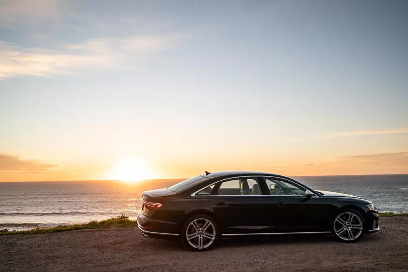 2020-2021 Audi S8 Side View