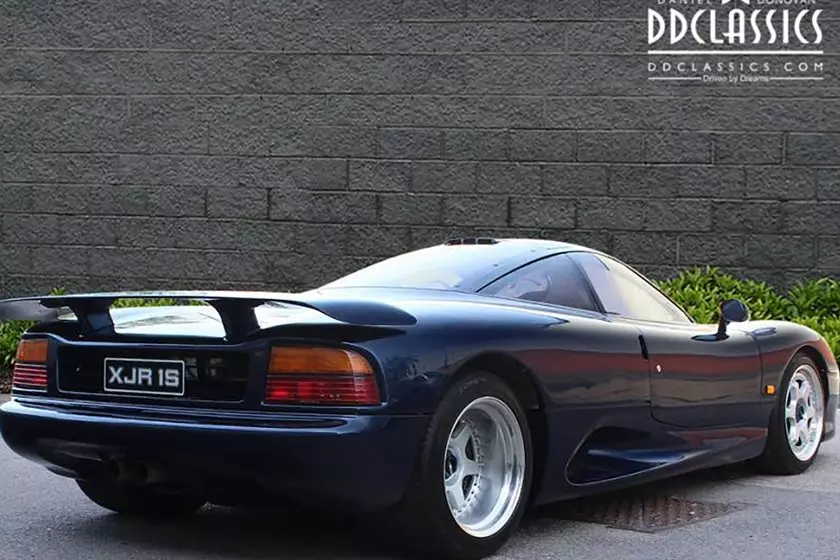 Бул сейрек кездешүүчү Jaguar XJR-15 дүйнөдөгү 53 гана унаанын бири 52261_2