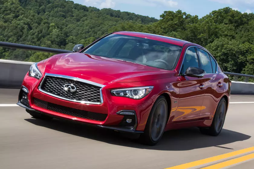 2018-2020 Infiniti Q50 Pêşî Nêrîna Berê Driving