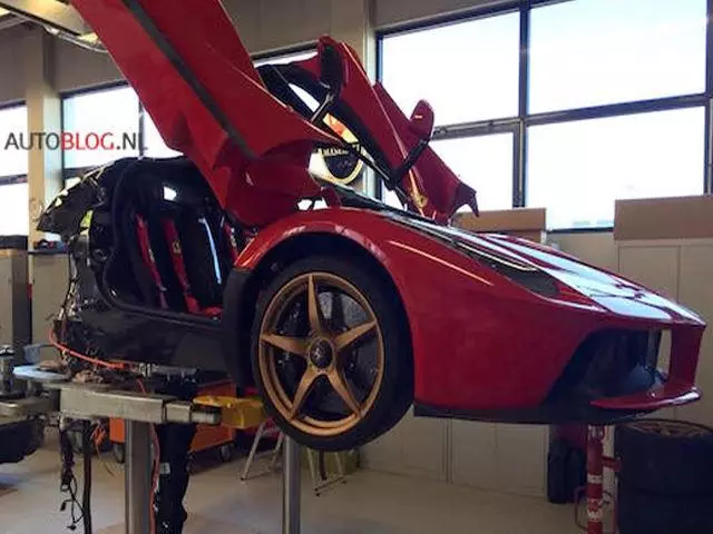 بارلىق LaFerraris ئوت ئاپىتى خەۋپى ئۈچۈن قايتۇرۇۋېلىندىمۇ؟ 52481_1