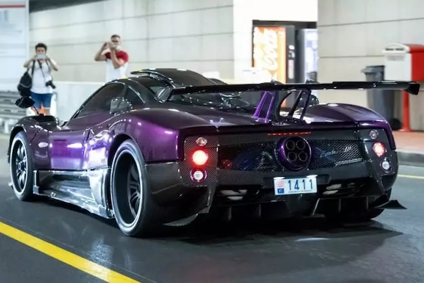 Qualcuno ha pagato una stupida quantità di denaro per la Purple Pagani Zonda di Lewis Hamilton