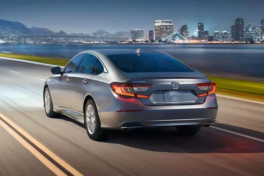 2021 Honda Accord Rear View na Pagmamaneho