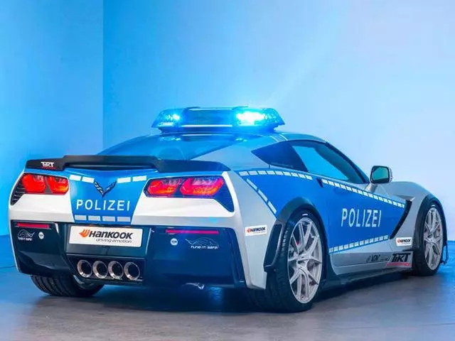 Duitsland se nuutste 'Cop Car' is nie 'n Porsche 911 maar ... 'n Corvette?! 52769_1