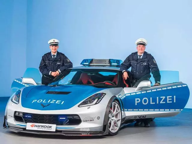 Германияның ең жаңа «полициялық көлігі» Porsche 911 емес пе, бірақ... Корветте?! 52769_2