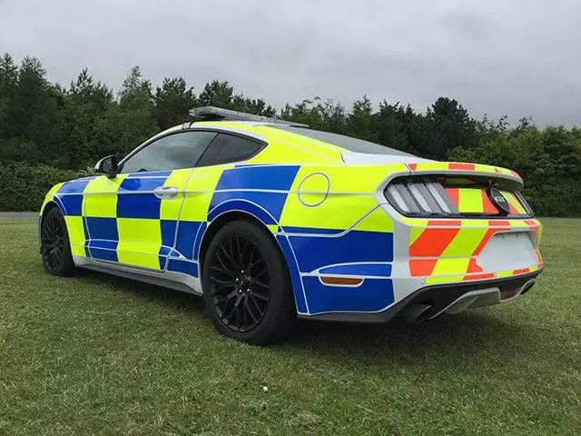 Padon, Brits Speed-Crazy: Ford Mustang a ka vin pi nouvo machin jandam UK a 52918_2