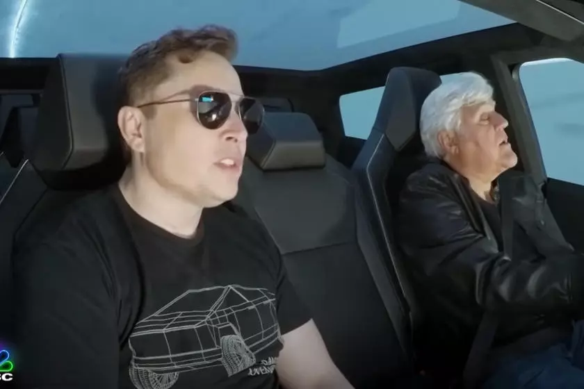 Oglejte si, kako Jay Leno vozi Tesla Cybertruck skozi predor dolgočasnih podjetij 52958_7