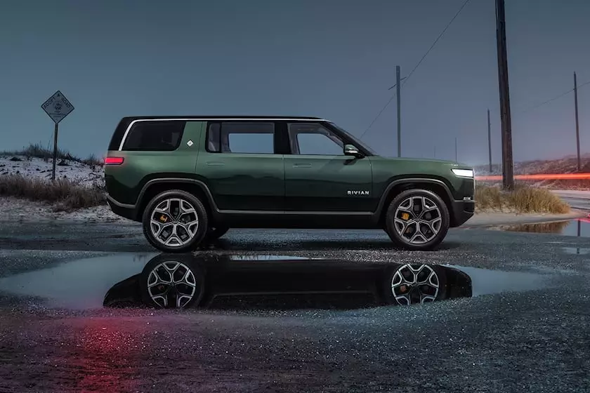 2022 Rivian R1S SUV มุมมองด้านข้าง