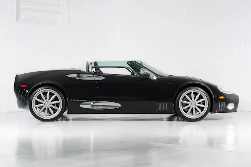 Il y a une guerre d'enchères pour ce rare Spyker C8 Spyder 5314_3