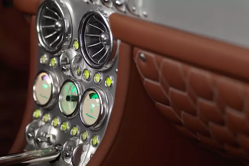 2017-2018 Spyker C8 प्रिलिएटर केन्द्रीय कन्सोल