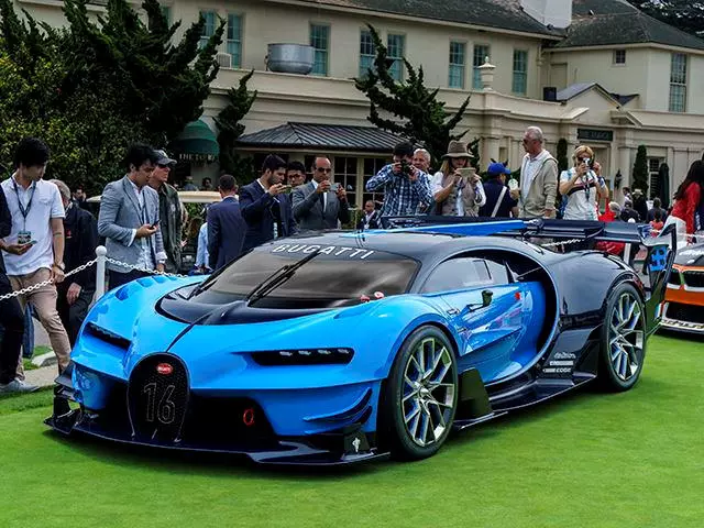 Bugatti는 Pebble Beach Concours d'Elegance에 큰 총을 가져 왔습니다. 53388_1