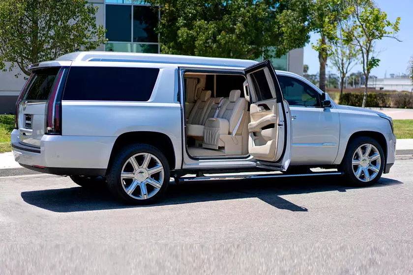 Mae Limo Cadillac Escalade Tom Brady Mor Rhyfeddol ag y Gallech Feddwl 53446_2