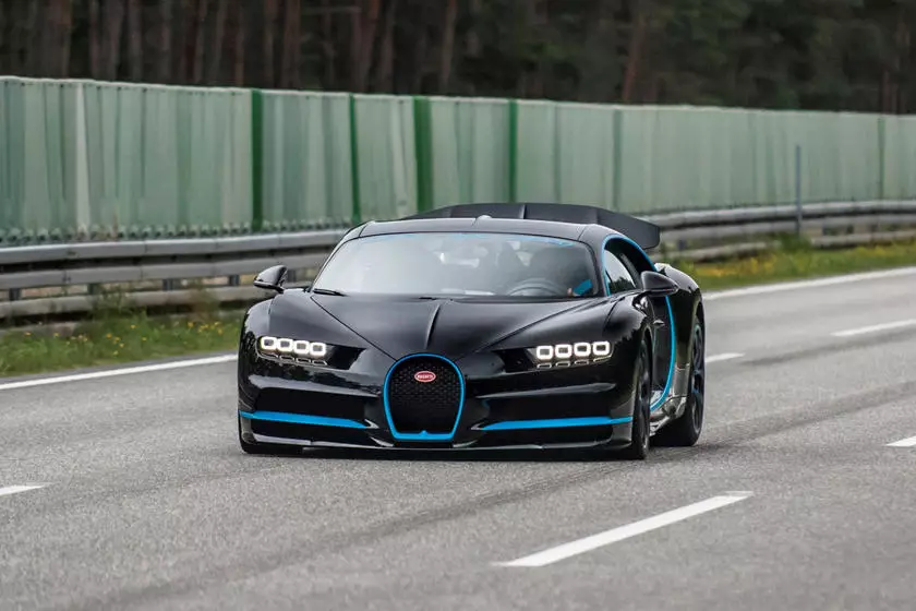 2016-2019 Bugatti Chiron Coupe vaizdas iš priekio