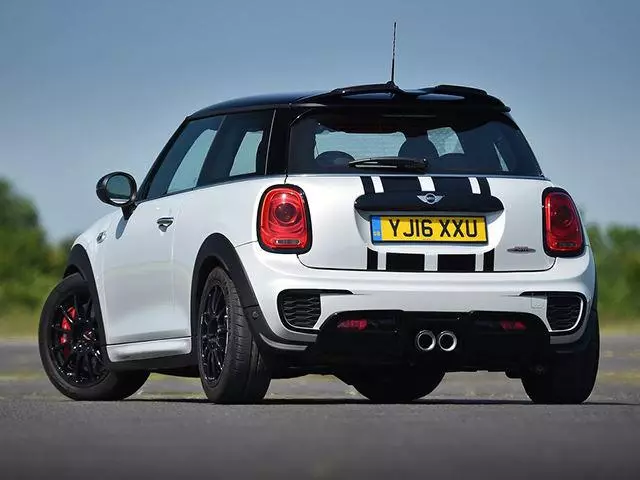 ความท้าทายใหม่ของ John Cooper Works คือสัตว์ประหลาดในร่างของ Mini 53663_2