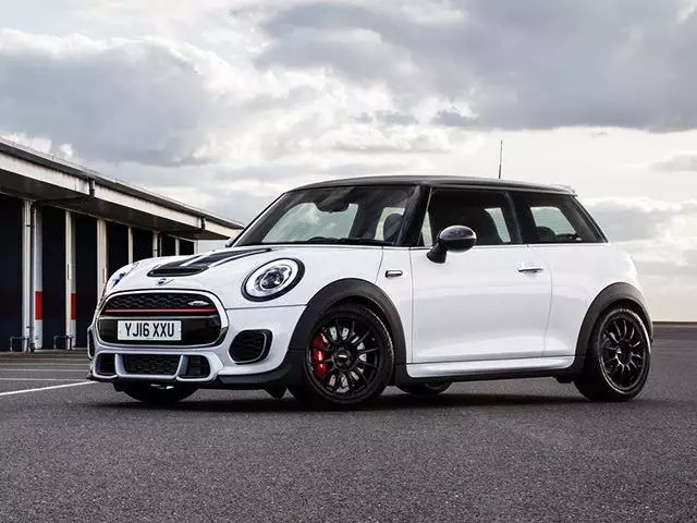 ความท้าทายใหม่ของ John Cooper Works คือสัตว์ประหลาดในร่างของ Mini 53663_3