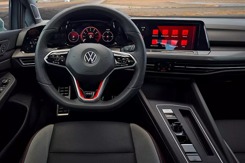 2022 Volkswagen Golf GTI მძღოლის ზონა