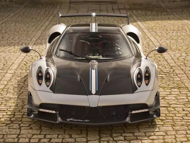 Ntawm no yog vim li cas peb xav tias Pagani tsis nqa Huayra Roadster rau Pebble Beach 53676_4