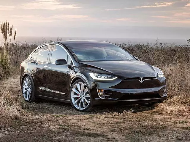 E fa'afefea ona le mafai e le Tesla Model X ona fa'atau atu i le taimi o le SUV sili ona tele? 536_1