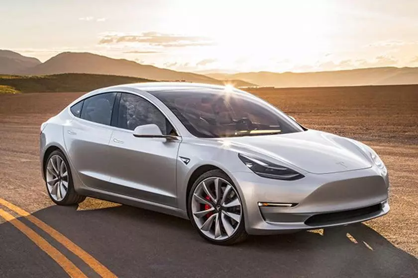 Аввалин модели Tesla 3 танҳо бо ду интихоб ва имконоти сифр меояд
