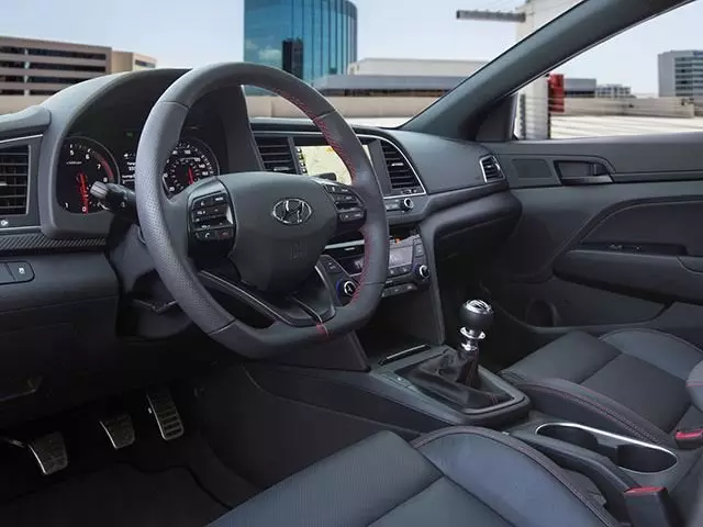 2018 Honda Civic Si Mapitio ya Muonekano wa Kwanza: Kukatishwa tamaa au Kutosha Tu? 53823_10