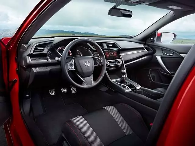 2018 Honda Civic Si Mapitio ya Muonekano wa Kwanza: Kukatishwa tamaa au Kutosha Tu? 53823_7