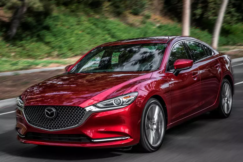 2018-2020 Mazda 6 Sedan Braukšana ar priekšējo skatu