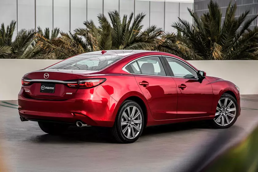 2018-2020 Mazda 6 Sedan Hátsó szög