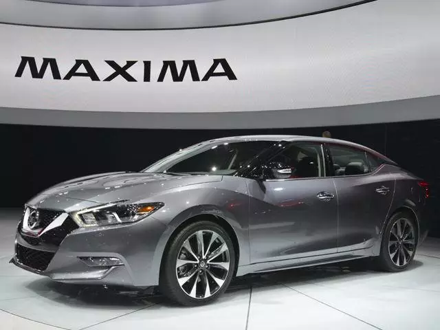 Newhli täze “Nissan Maxima” çukurlary ýerine ýetirişiň, gyzyklylygyň ajaýyp dizaýny 53851_1