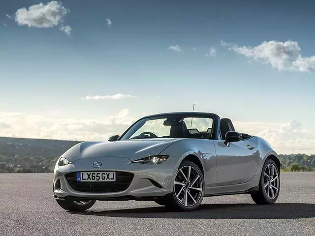 Le roadster le plus beau et le plus sportif vient d'arriver 53853_1