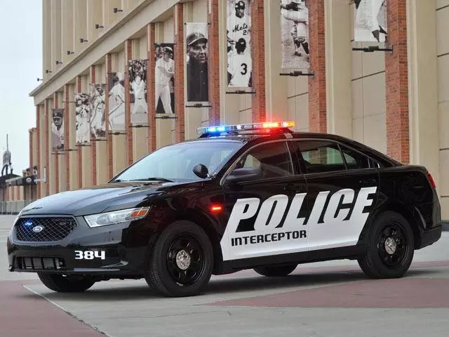 Ar „Ford“ ką tik išleido beveik 40 000 policininkų automobilių? 53958_1