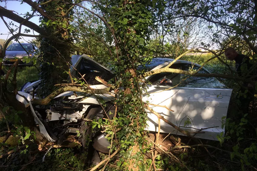 Il pilota della Tesla Model 3 pensa che il pilota automatico avrebbe potuto prevenire il suo brutto incidente 54137_4